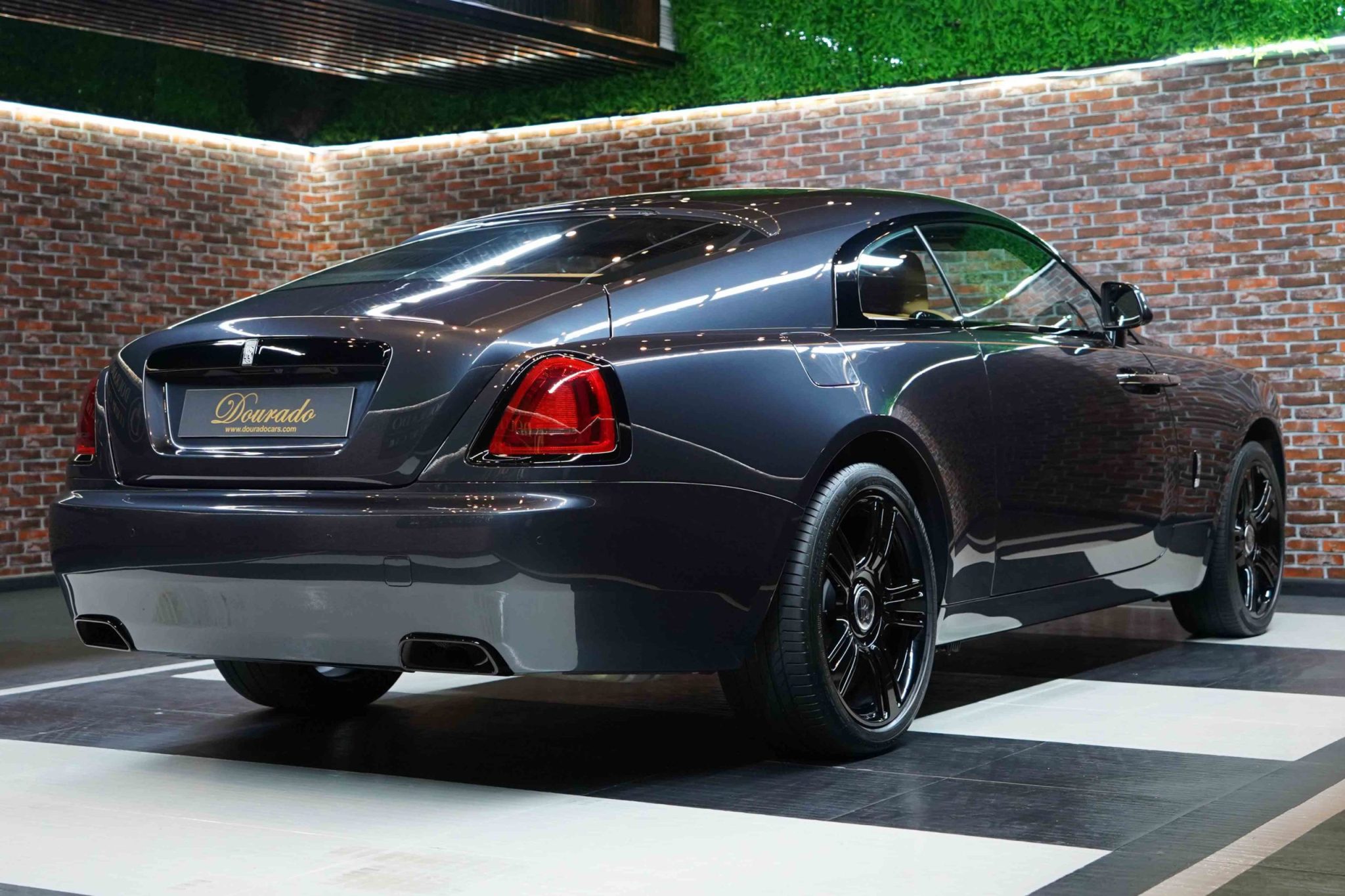 Rolls Royce Wraith Black Badge Look - Dourado Luxury Cars