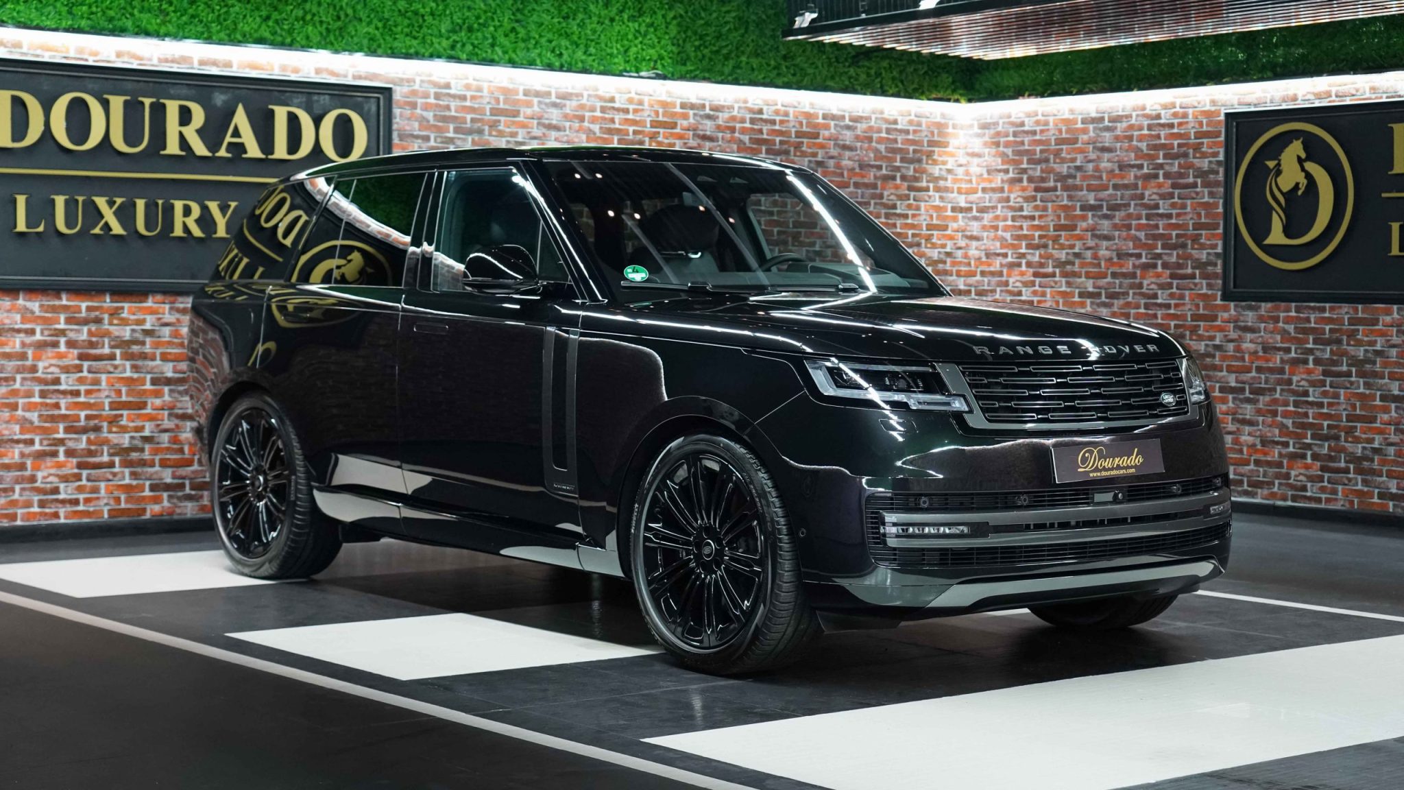 Range Rover Autobiography Black exterior & interior - Dourado Luxury Cars