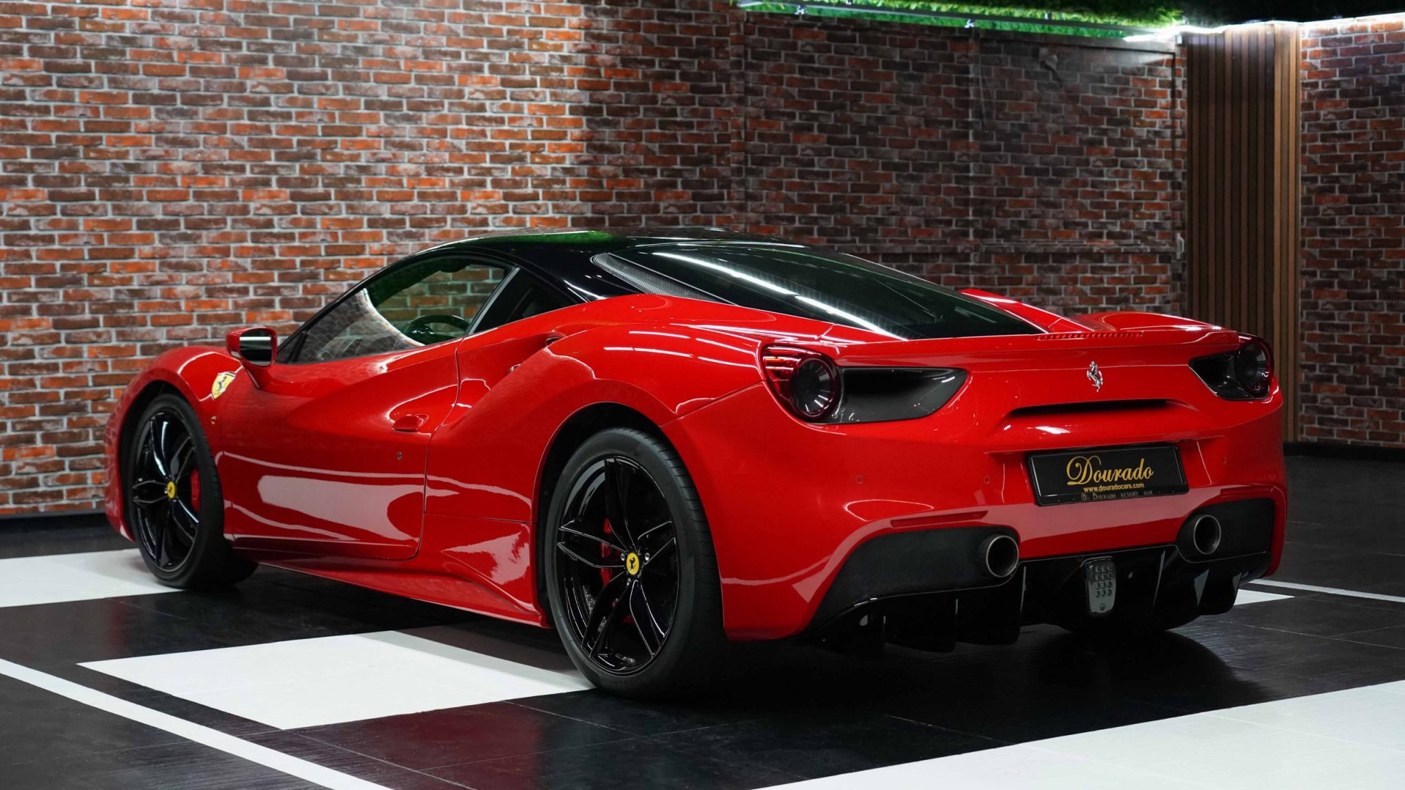 Ferrari 488 GTB F142M Red Rosso Corsa - Dourado Luxury Cars